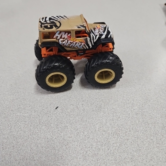 Toys | Hot Wheels Monster Truck Jam Hw Safari 75 Jeep 164 Zebra Stripes ...
